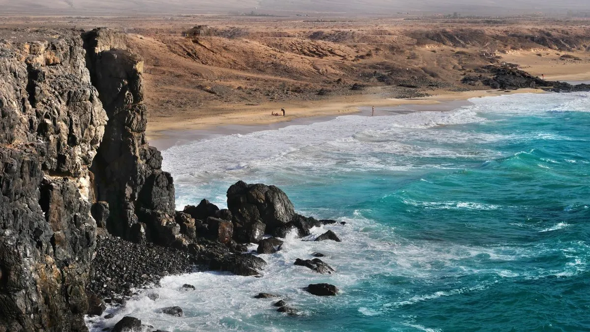 Indian couple on holiday trip drowns at sea beach in Sri Lanka | World ...