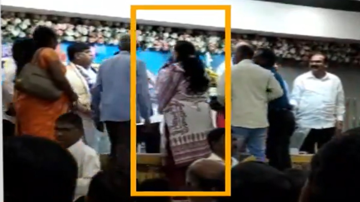 BSP worker slaps party's Rajya Sabha MP Ramji Gautam during meeting in Maharashtra, video ...