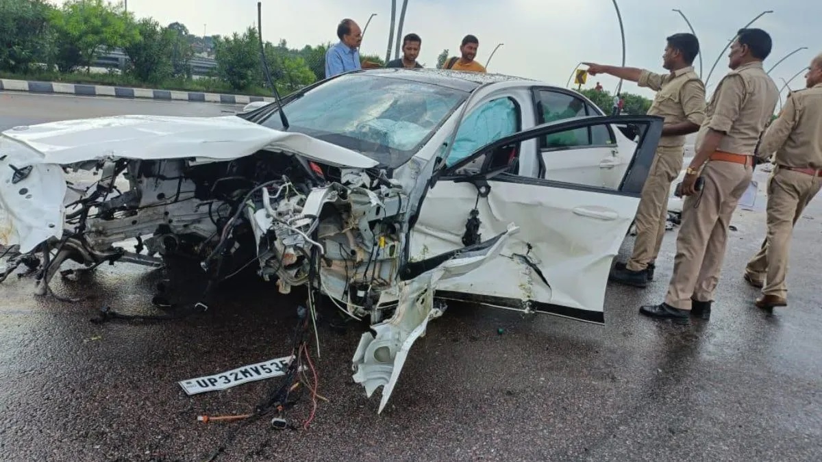 UP Cabinet Minister's son, daughter-in-law injured in car accident on Lucknow-Agra Expressway ...