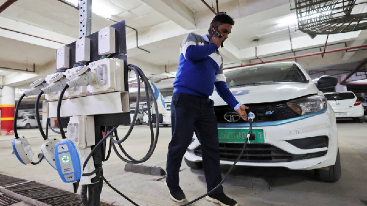 Government announces deadline to avail Electric Mobility Promotion ...