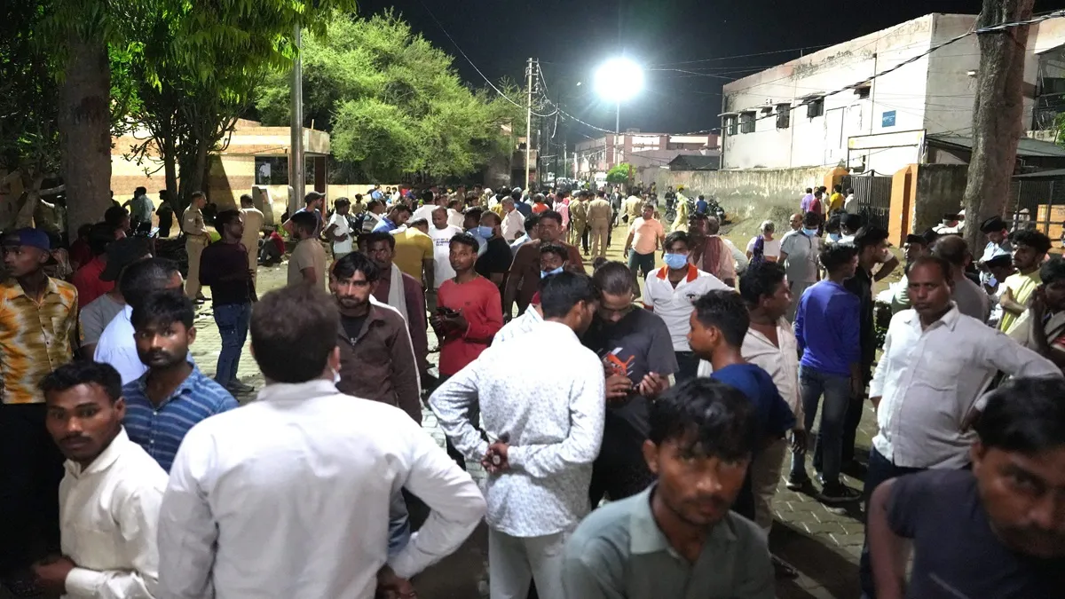Hathras accident: Stampede during satsang in Ratibhanpur in UP, women ...