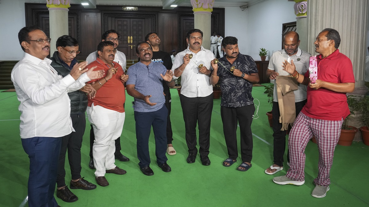 MUDA scam: BJP MLAs hold 'day-and-night' dharna in Karnataka Assembly ...