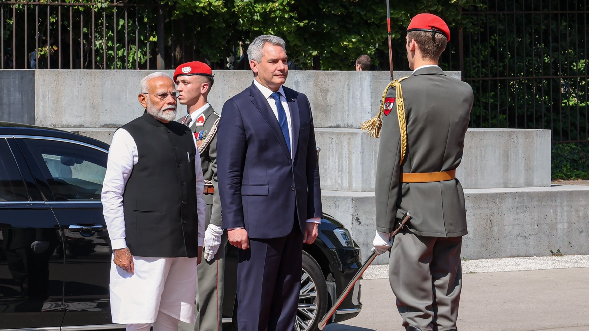 PM Modi receives ceremonial welcome at Federal Chancellery in his 'historic' visit to Austria ...