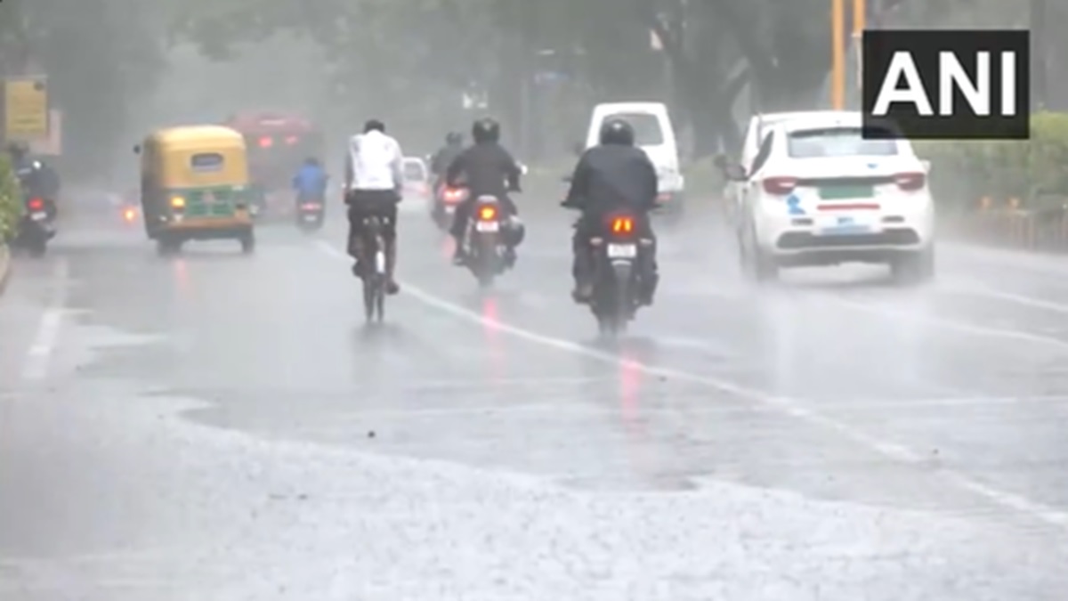 Heavy rains lash parts of Delhi-NCR, bring respite from humid weather | VIDEOS | Delhi News ...
