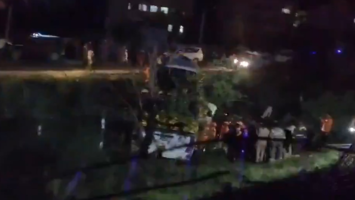 UP: 7 killed, over 20 injured after double-decker bus collides with car on Agra-Lucknow ...