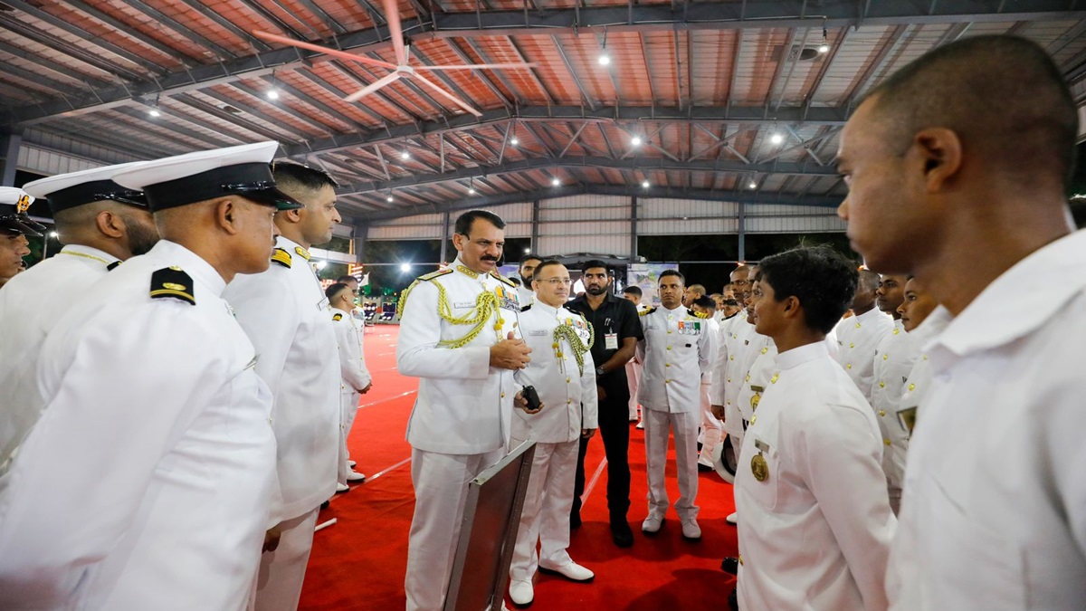 Navy chief reviews Passing Out Parade of fourth batch of 1389 Agniveers ...