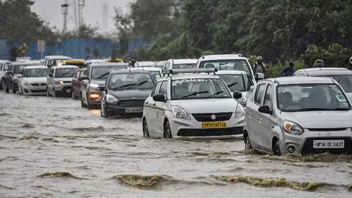 Stuck in traffic due to heavy rainstorm? 5 safety precautions to take ...