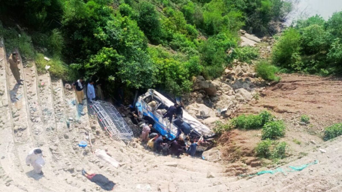 Pakistan: 29 killed as bus from Kahuta to Rawalpindi plunges into ditch ...