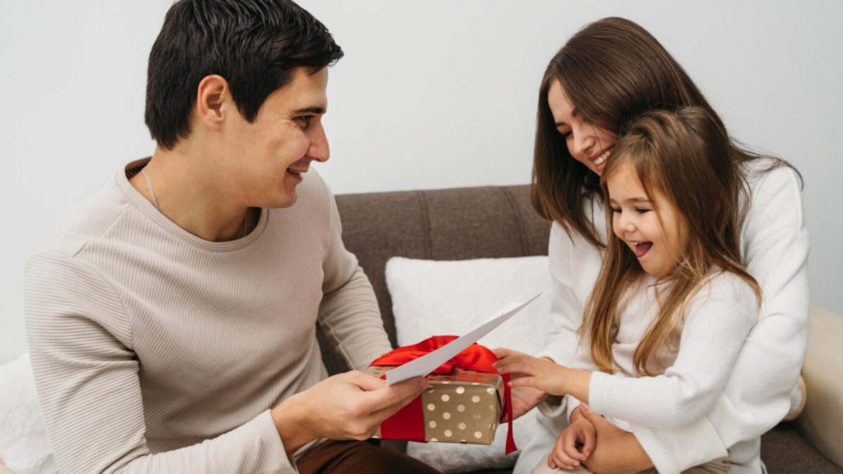 National Daughters Day 2024: 5 thoughtful gift ideas to make your baby girl feel extra special ...