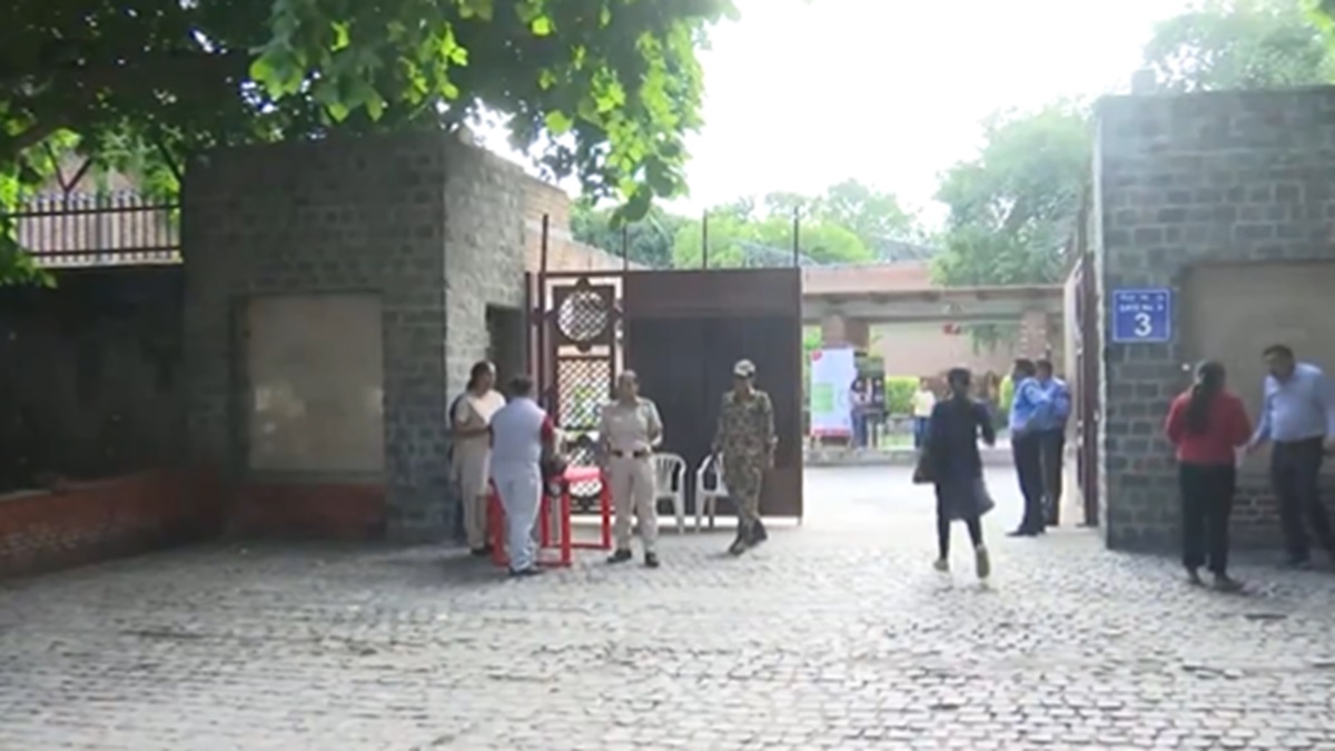 DUSU election 2024 highlights: More than 1.45 lakh students cast votes ...