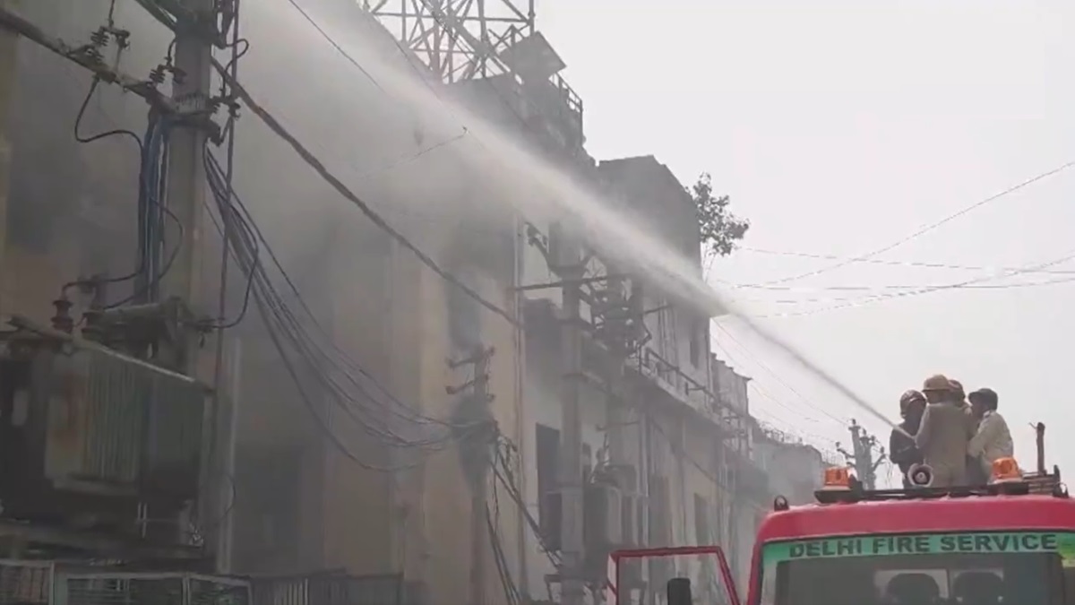 Fire breaks out at factory in Delhi's Lawrence Road Industrial area ...