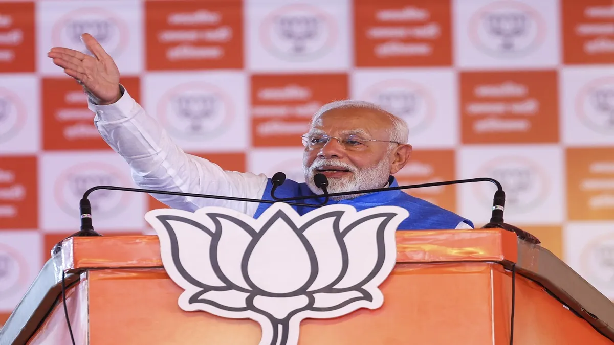 PM Modi spots boy holding his framed picture says will write to you ...