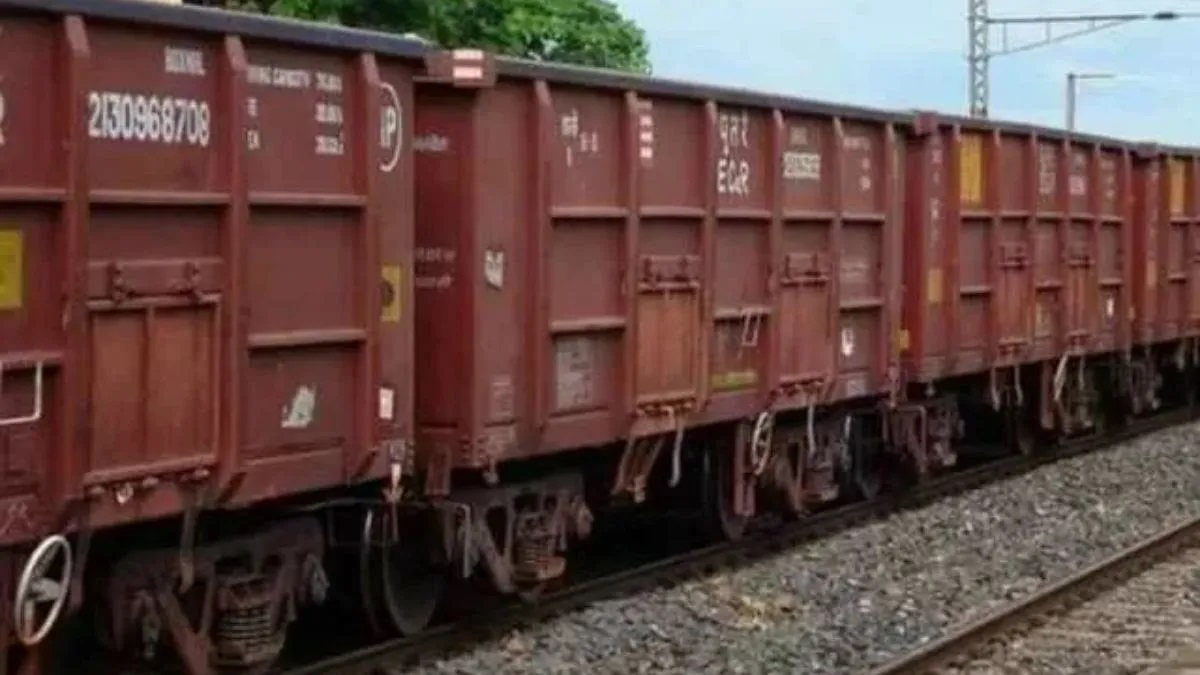 Stone pelting on freight train in Chhattisgarh: Loco pilot injured in ...