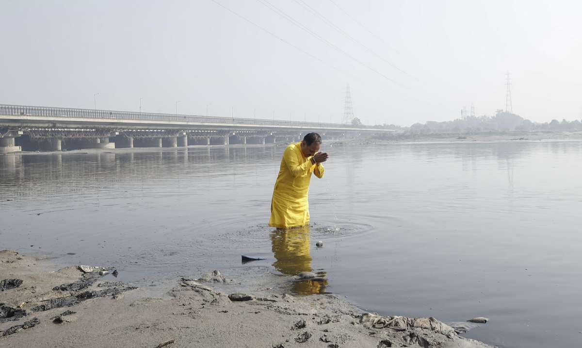 Delhi: BJP's Virendra Sachdeva takes dip in toxic Yamuna, reminds Kejriwal his promise to clean ...