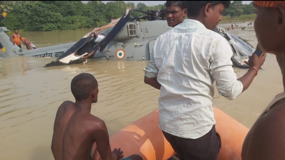 Bihar flood: IAF helicopter makes emergency landing in Muzaffarpur ...