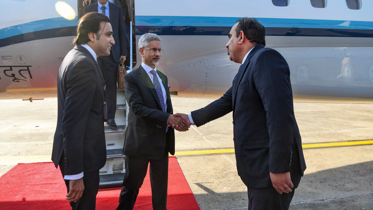 Jaishankar arrives in Islamabad to attend SCO Summit, first visit by EAM to Pakistan in 9 years ...