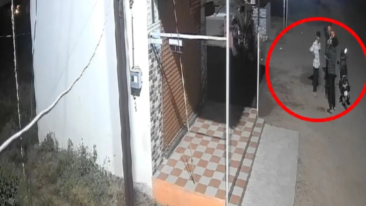 Pune gang rape case: CCTV footage reveals suspects, police intensify search | VIDEO ...