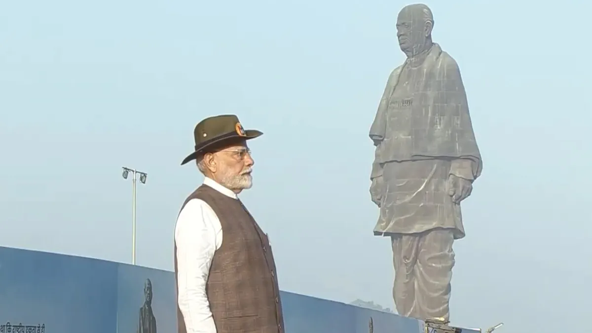 PM pays tribute to Sardar Patel on his birth anniversary, witnesses 'Rashtriya Ekta Diwas ...