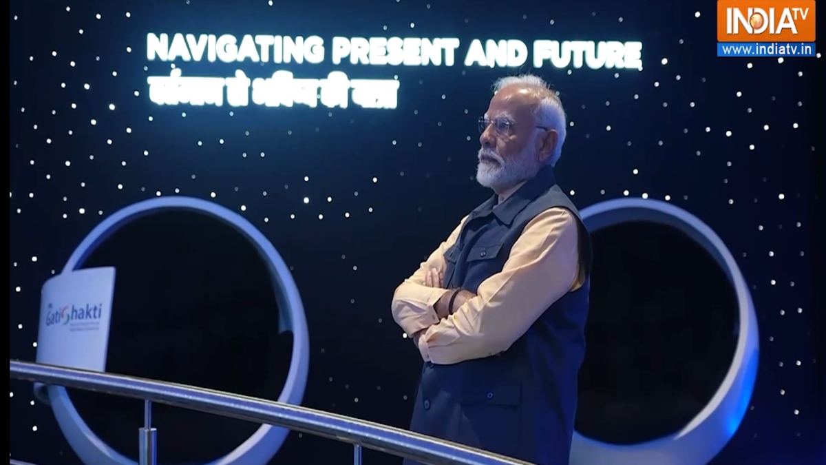 PM Modi pays surprise visit to Bharat Mandapam, inspects GatiShakti ...