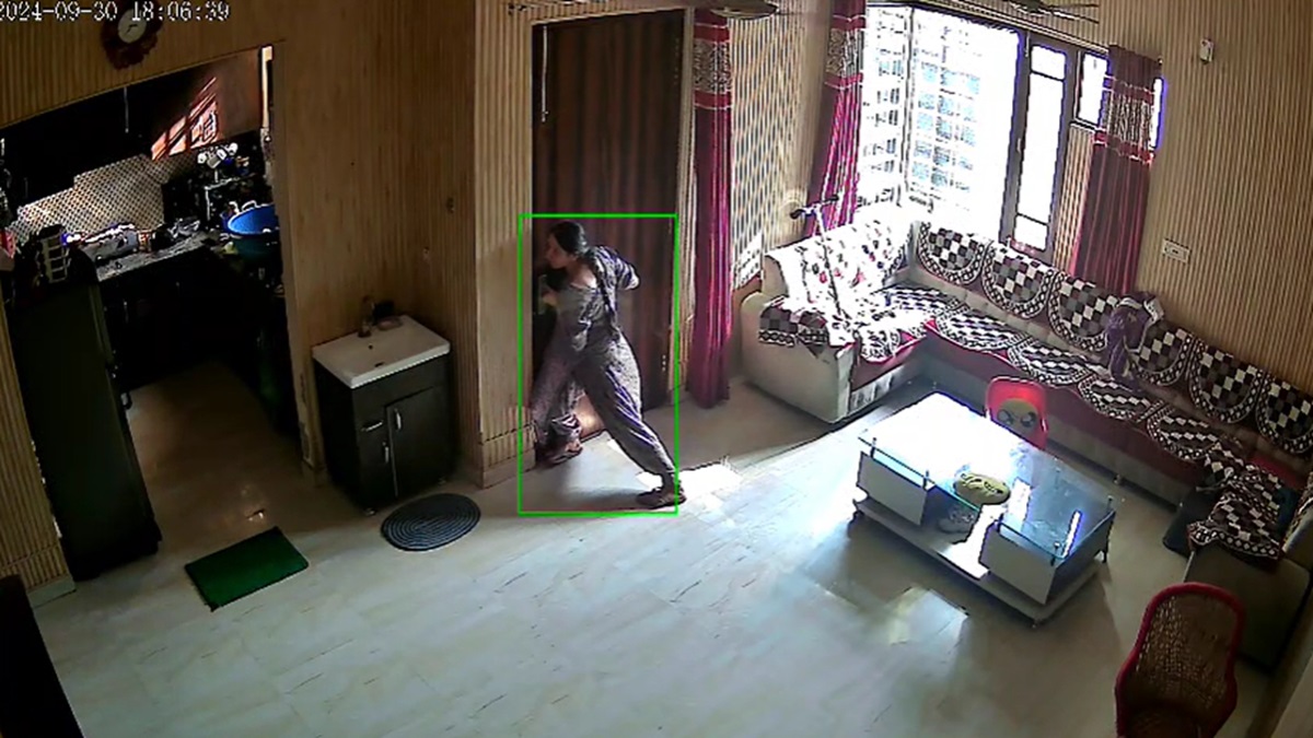 Caught on Camera Fearless Punjab woman single handedly prevents robbery attempt in Amritsar ...