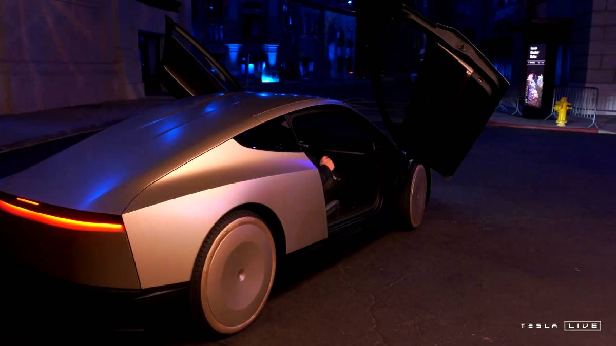 Elon Musk unveiled Cybercab robotaxi, Robovan alongside Optimus ...