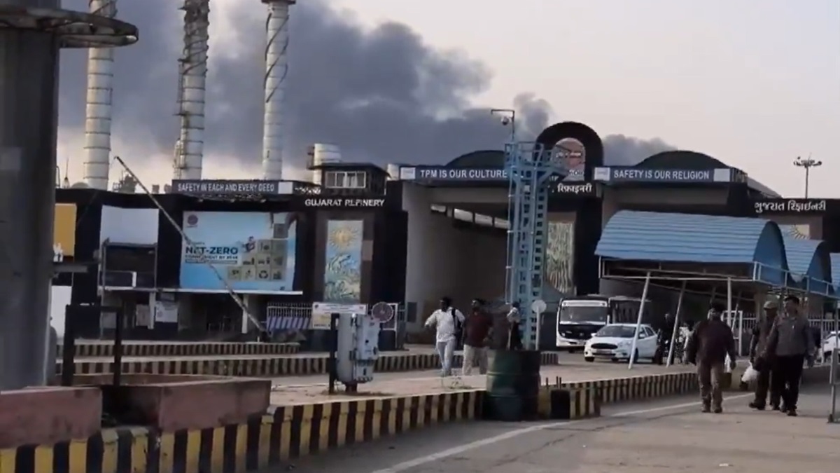 Massive blast rocks IOCL refinery in Gujarat's Vadodara, fire breaks out | VIDEO | Gujarat News ...