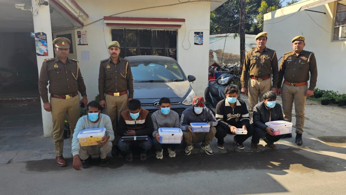 Noida Police busts fake credit card gang in big achievement, arrests six accused | Video | Uttar ...