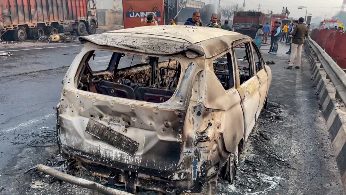 Jaipur Highway explosion, blaze: 8 burned alive, 40 vehicles reduced to ...