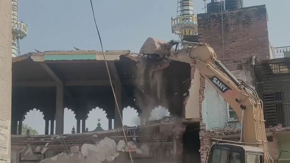 UP: Bulldozer action against 180-year-old Noori Jama Masjid in Fatehpur ...