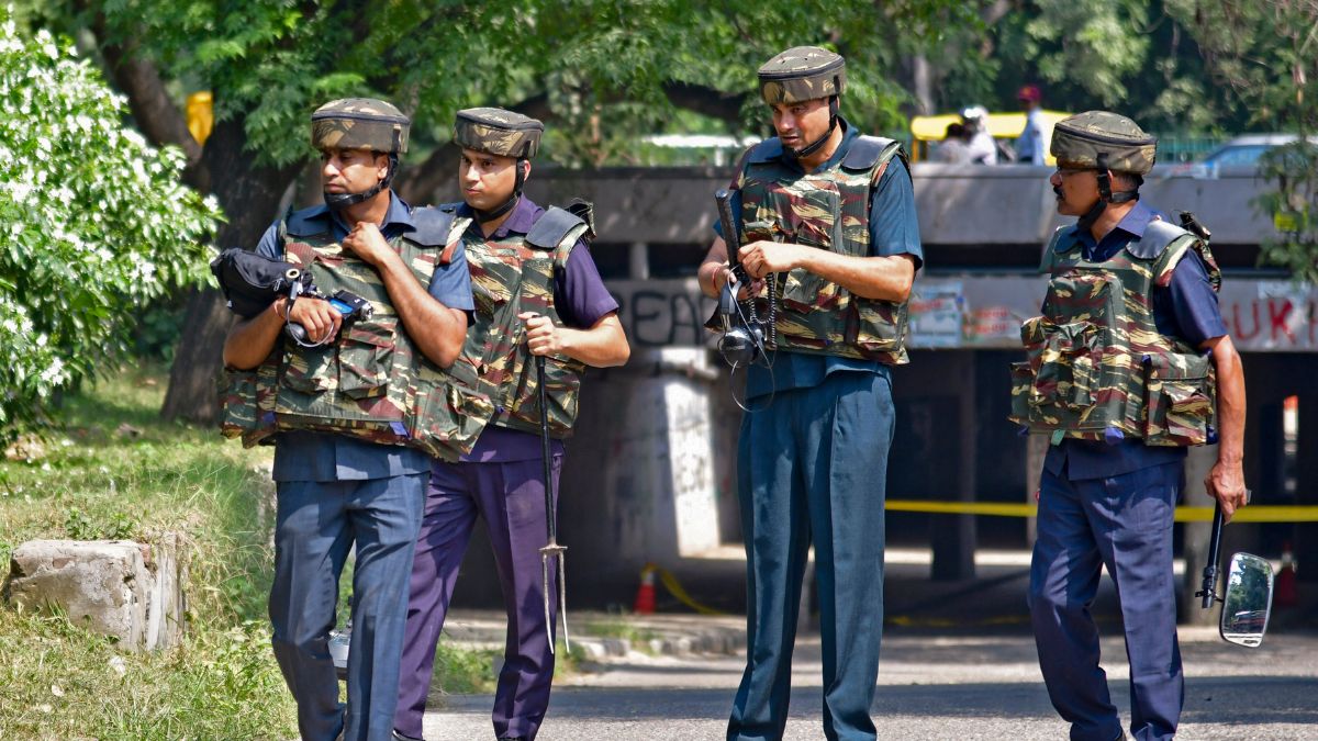 Mumbai school gets bomb threat, police, explosive detection team reach ...