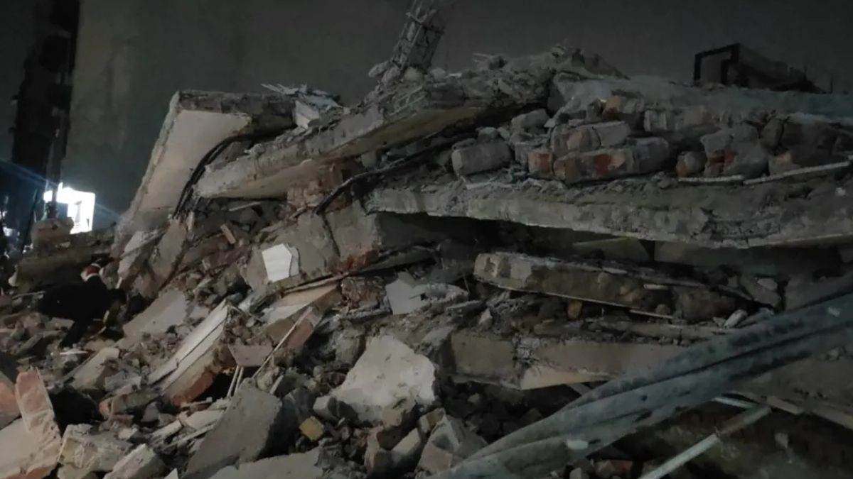 Building collapses in Delhi's Burari, several feared trapped, Kejriwal ...