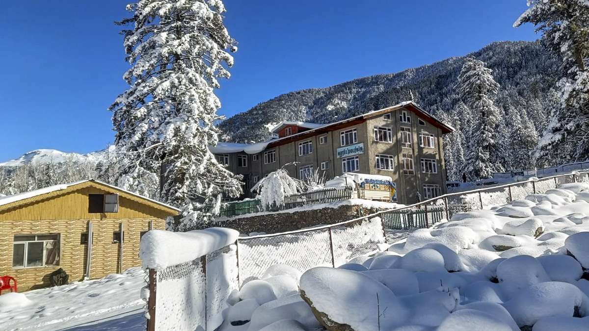 Kashmir weather Pahalgam shivers at minus 10.4 degrees Celsius as cold ...