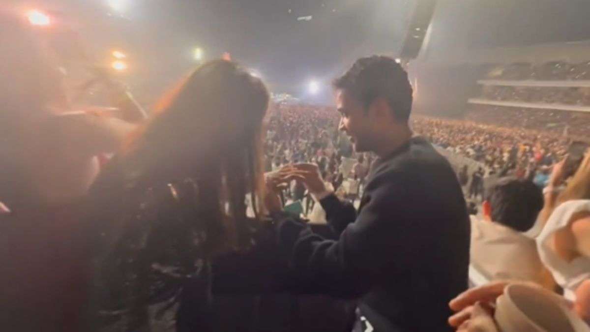 Man proposes to girlfriend at Coldplay's Mumbai concert, ‘could have ...