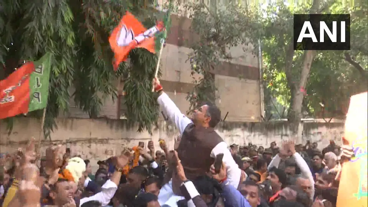 Parvesh Verma waves BJP flag in celebration after defeating Arvind Kejriwal in Delhi | Video ...