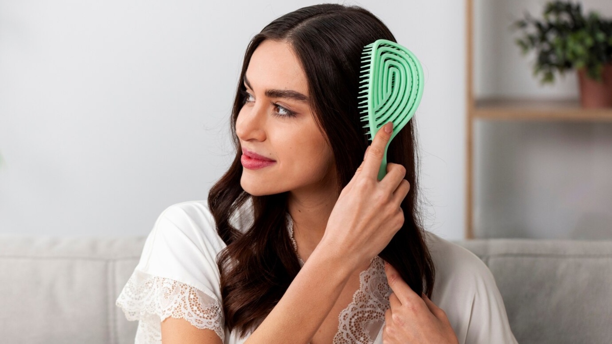 Stress Reduction to Dandruff Removal: 5 benefits of combing your hair ...