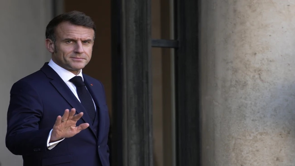Emmanuel Macron holds phone call with Trump, Zelenskyy ahead of ...