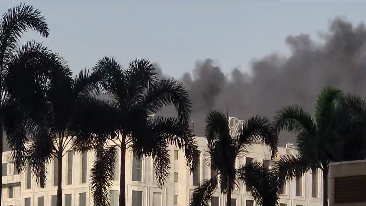 Mumbai: Fire breaks out at rooftop restaurant of Fairmont Hotel near ...