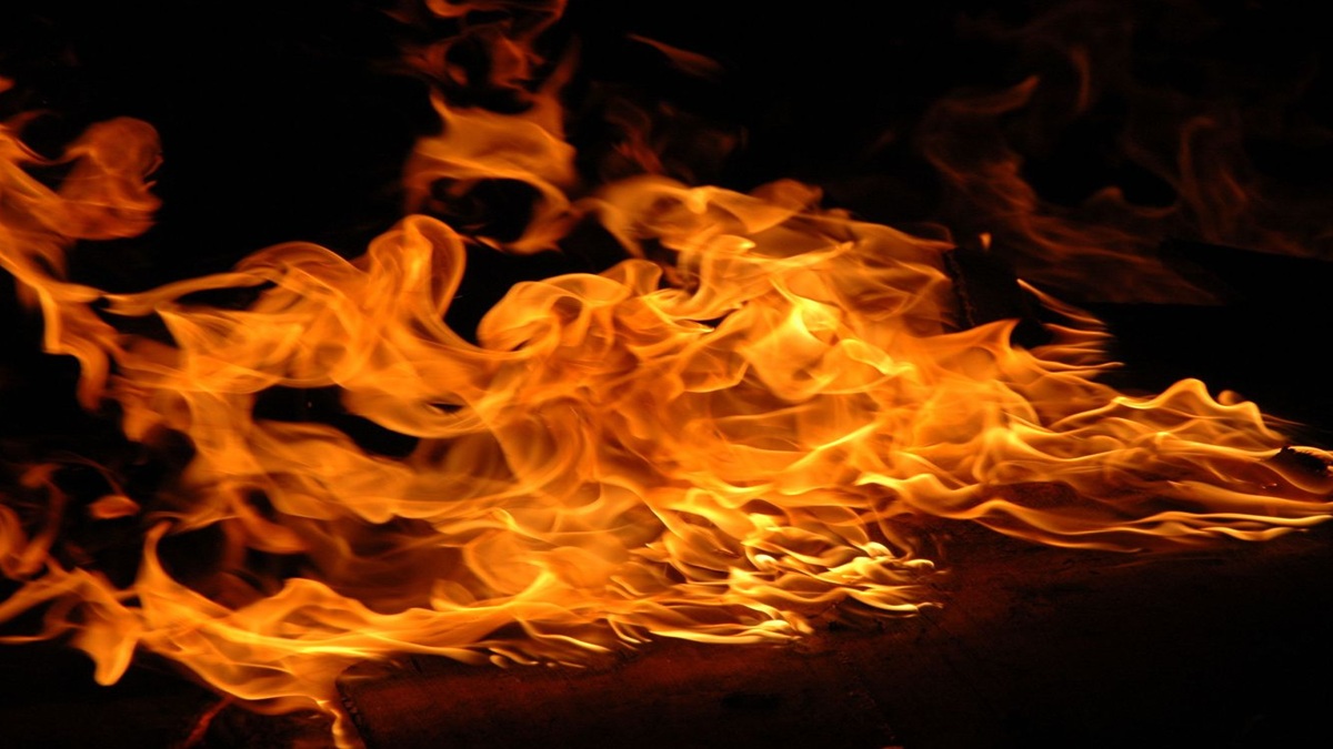Massive fire breaks out at plastic manufacturing factory in Delhi's ...