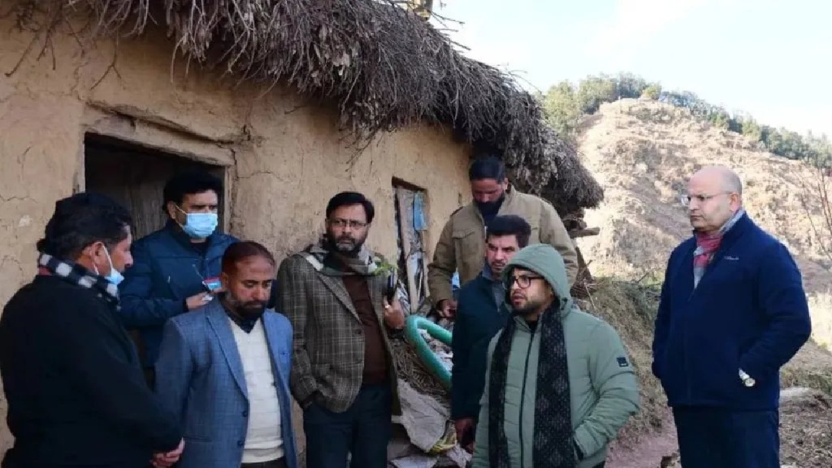 J-K: AIIMS Delhi team visits Rajouri to investigate 'mysterious deaths', records clinical ...