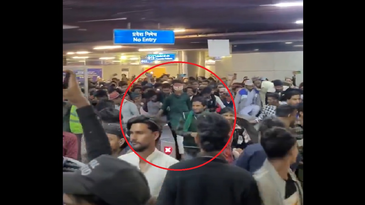 Delhi metro passengers seen jumping over automatic fare collection ...