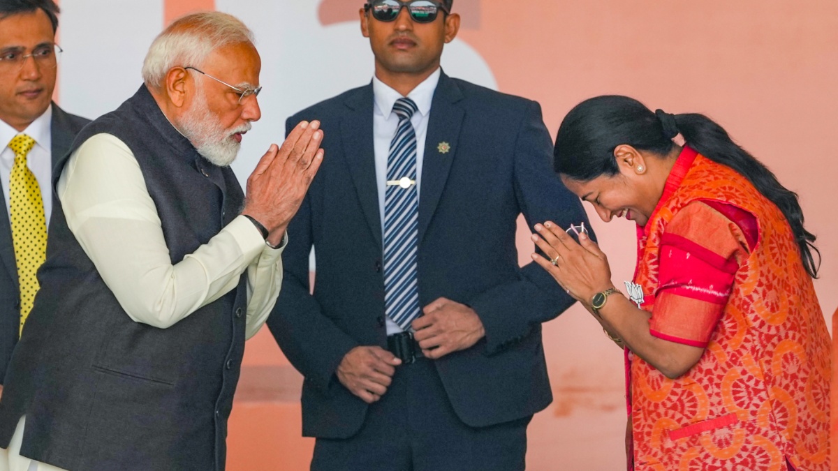 PM Modi congratulates Rekha Gupta on taking oath as Delhi Chief ...