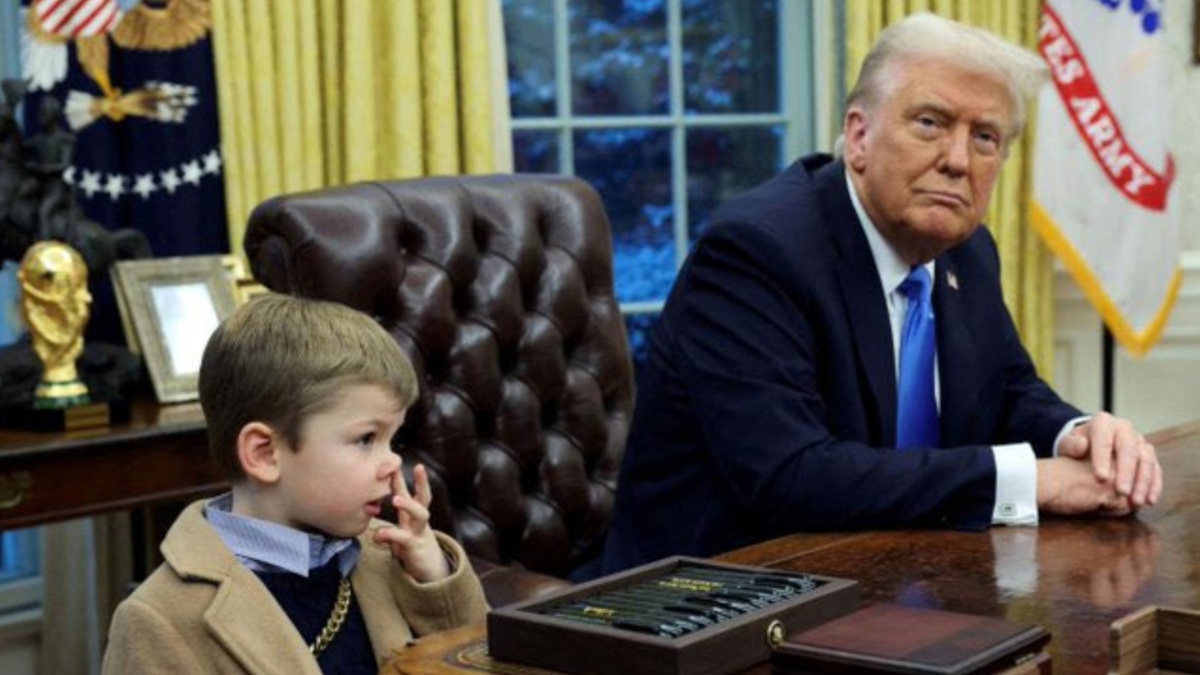 Trump removes iconic 145-year-old resolute desk from Oval Office after ...