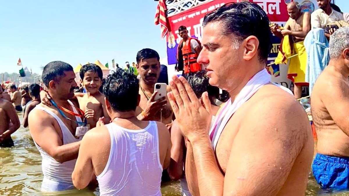 Mahakumbh: Congress leader Sachin Pilot takes holy dip in Sangam ...