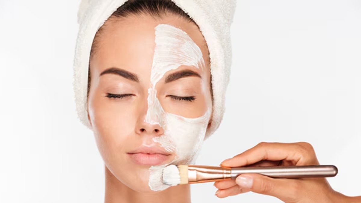 Struggling with sagging skin? Try this skin-tightening face mask to ...