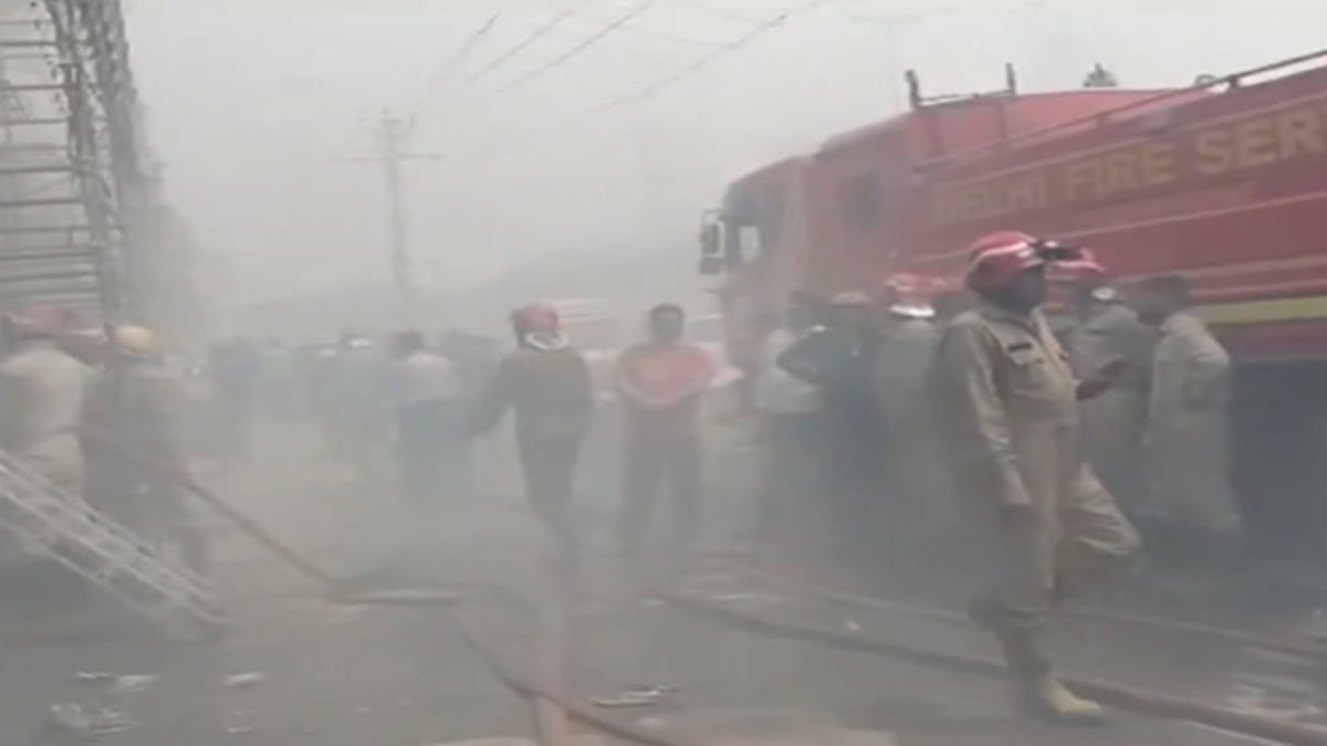 Delhi Fire breaks out at footwear showroom in Shaheen Bagh Market video fire tenders deaths ...