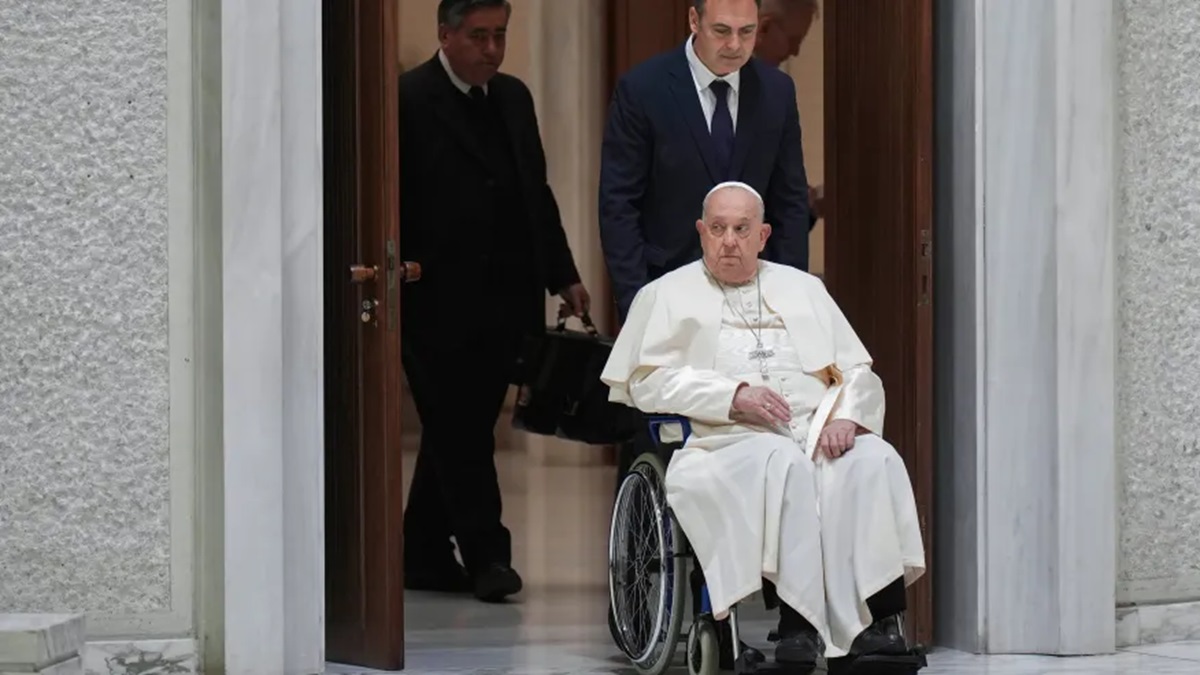 Pope Francis suffers fresh respiratory issues, put back on noninvasive ventilation: Vatican ...