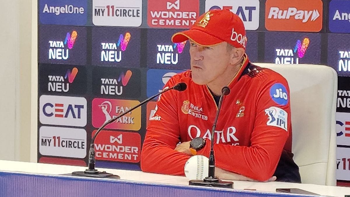 Andy Flower backs IPL's ball change rule for dew in IPL 2025 | Cricket ...