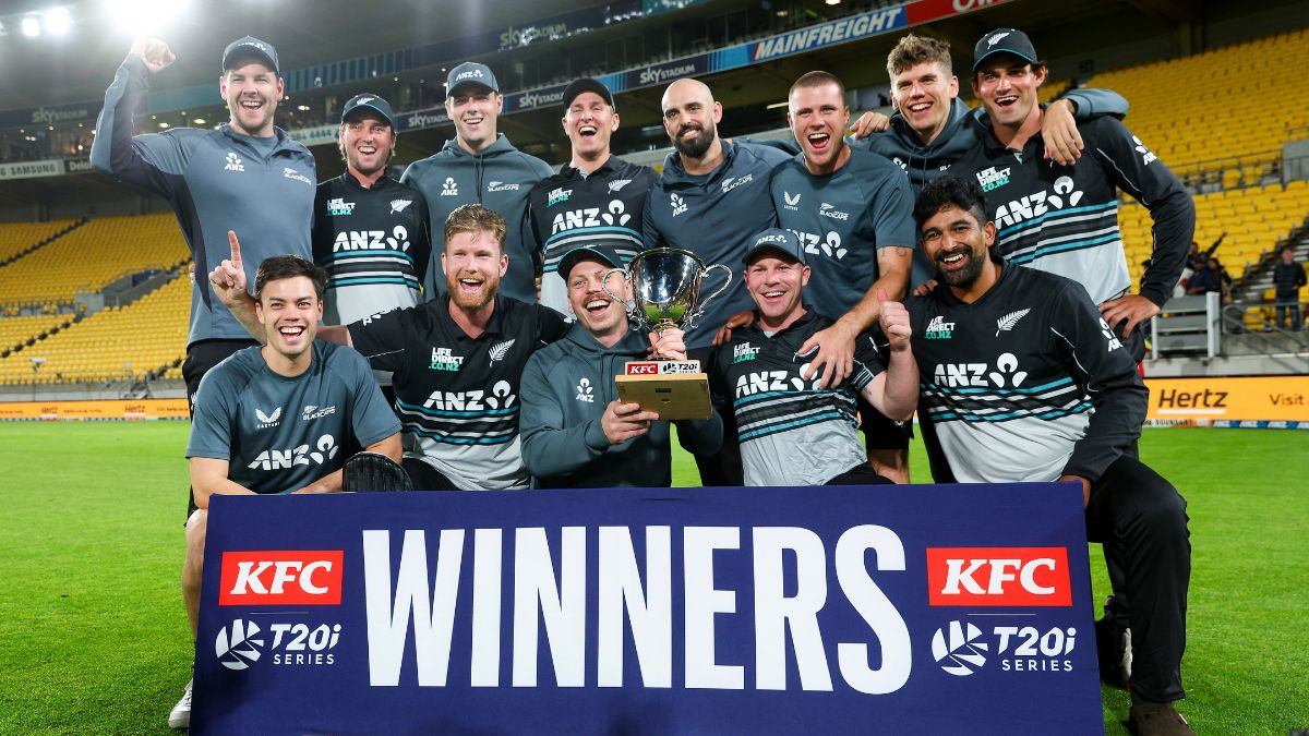 Tim Seifert, Jimmy Neesham school Pakistan as New Zealand annihilate ...