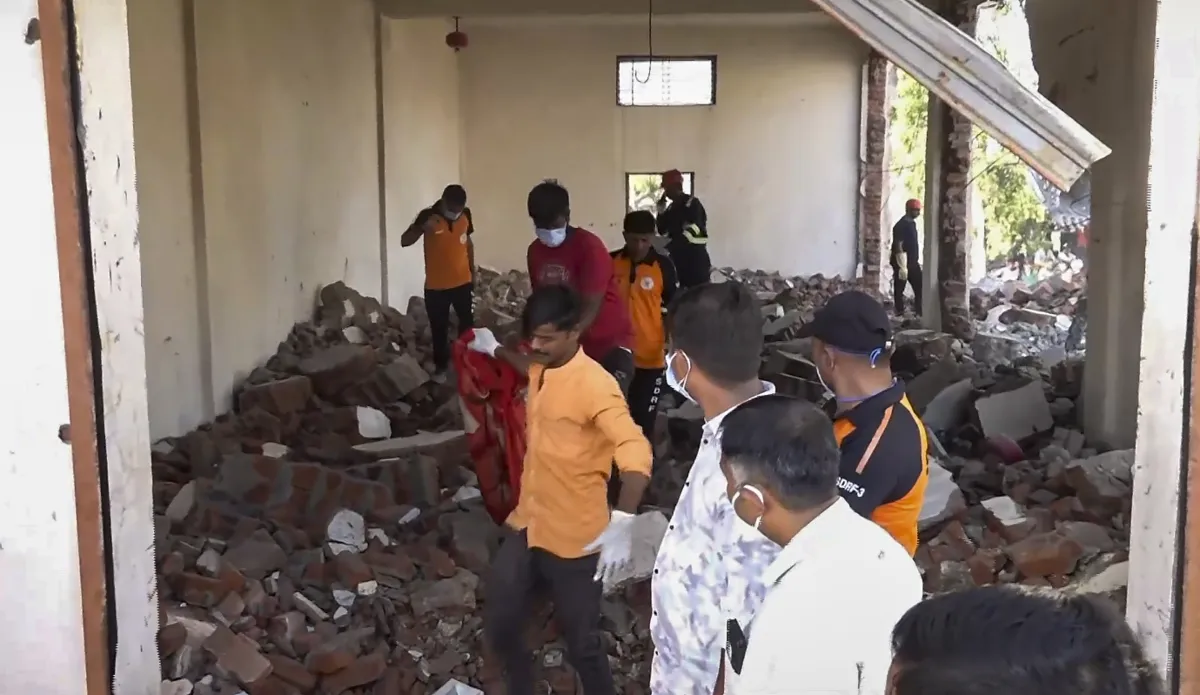 Banaskantha firecracker godown fire: 5 kids among 21 killed ...