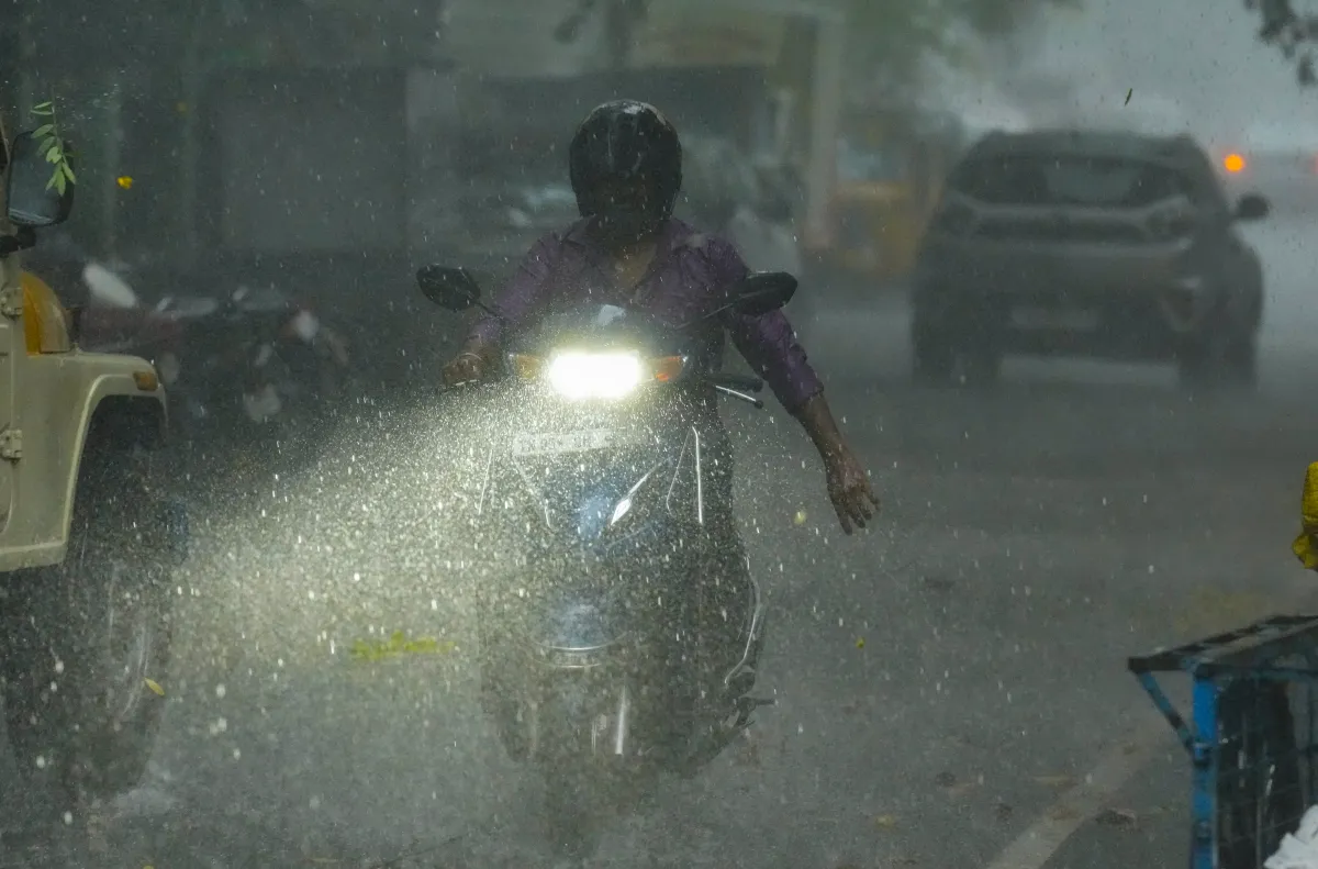 Heavy rains lash Chennai, waterlogging reported in many areas | Video | Tamil-nadu News – India TV